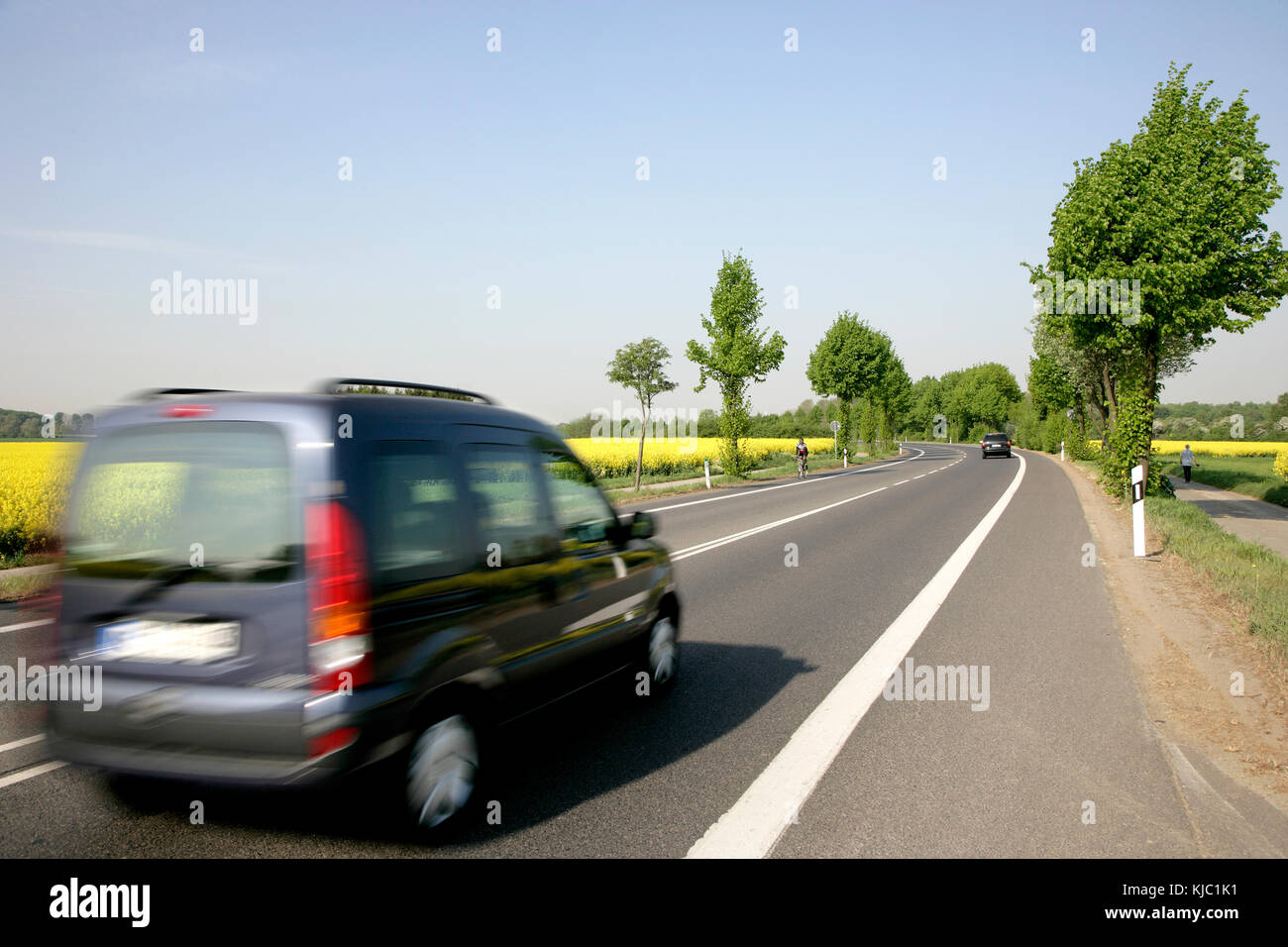 Car driving back open road hi-res stock photography and images - Alamy