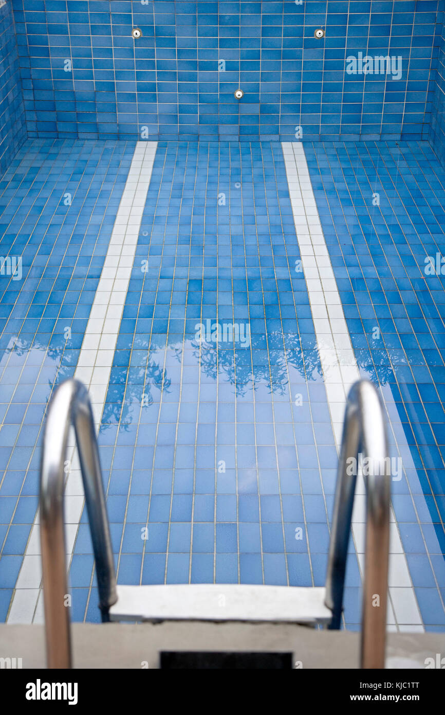 Empty Swimming Pool Stock Photo - Alamy
