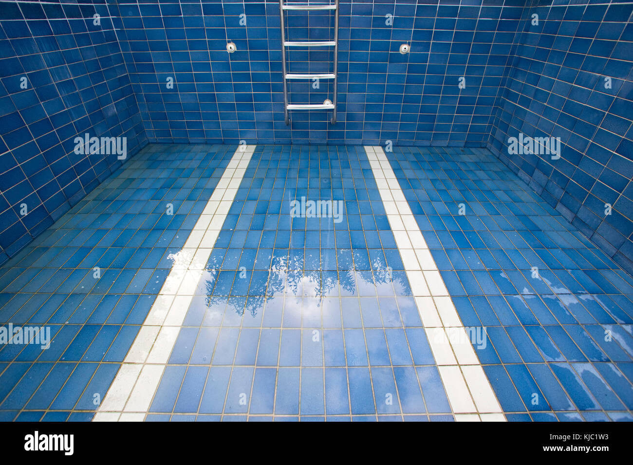 Empty Swimming Pool Stock Photo - Alamy