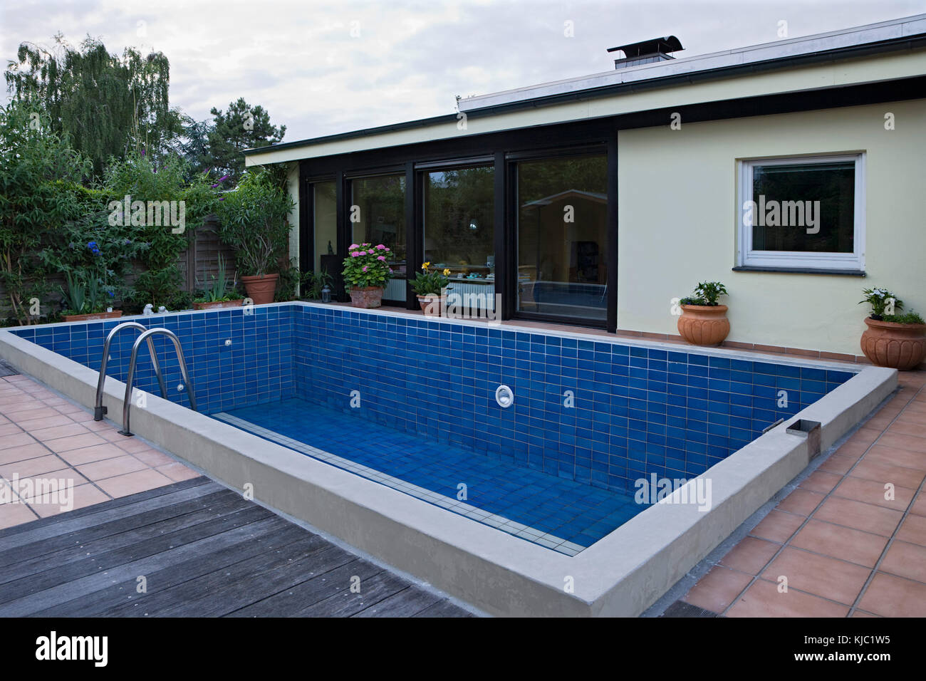Empty Swimming Pool Stock Photo - Alamy