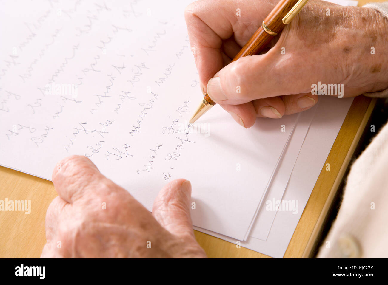 Womans hands writing letter hi-res stock photography and images - Alamy