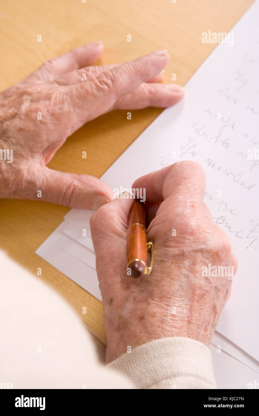 Womans hands writing letter hi-res stock photography and images - Alamy