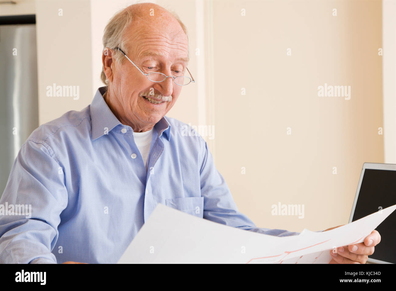 Paper 64 hi-res stock photography and images - Alamy