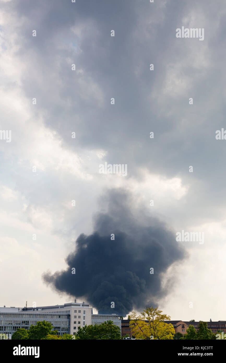 Fire in the city overview hi-res stock photography and images - Alamy