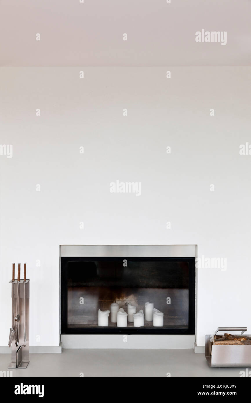 Fireplace unlit hi-res stock photography and images - Alamy