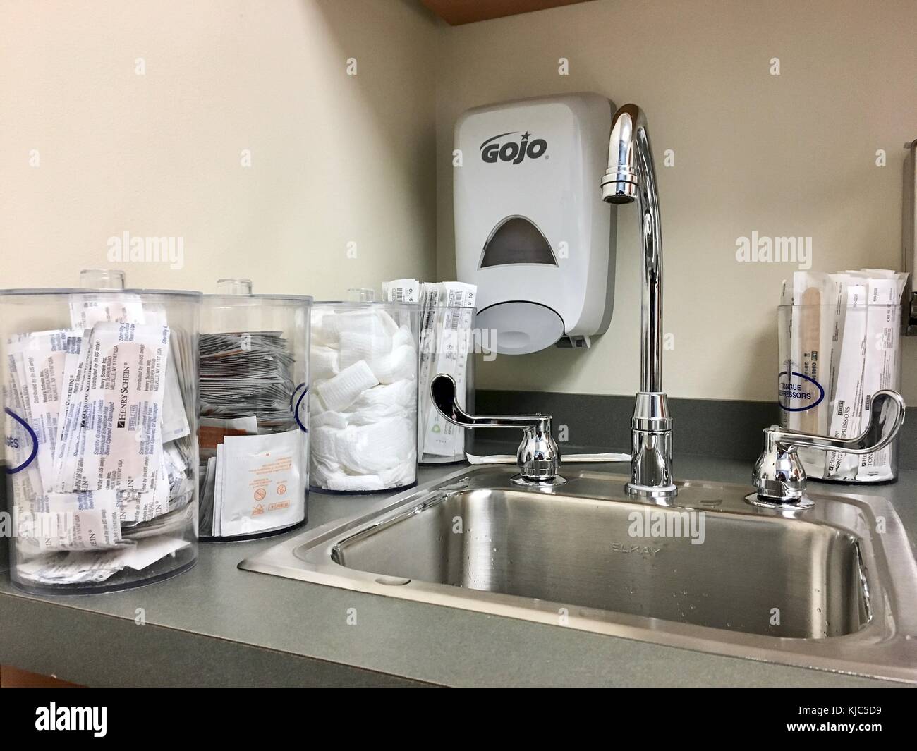 Doctors office room interior Stock Photo - Alamy