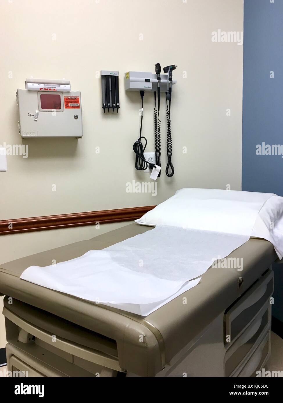 Doctors office room interior Stock Photo - Alamy