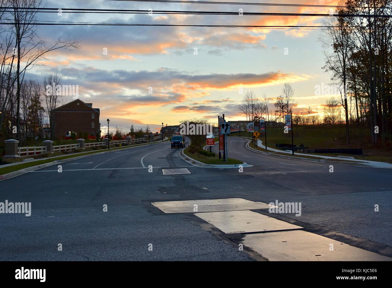 Driving into the sunset hi-res stock photography and images - Alamy