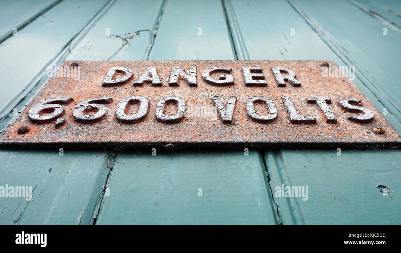 Metal danger sign hi-res stock photography and images - Alamy