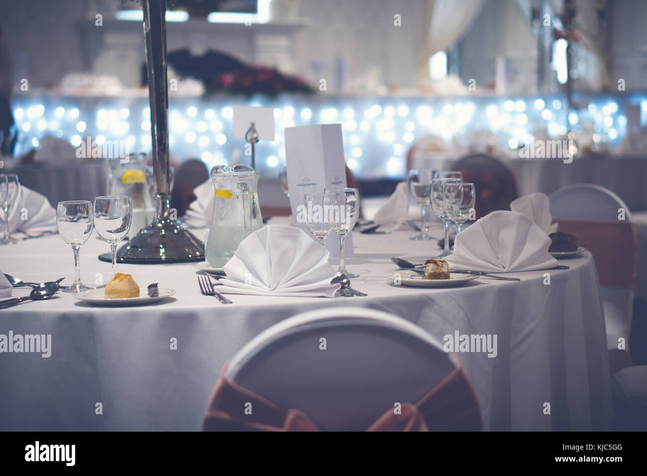 wedding reception dinner table Stock Photo - Alamy