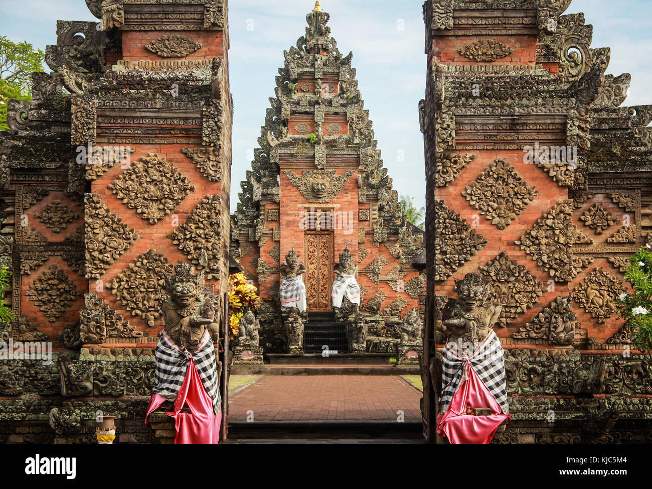 Hindu statue in bali hi-res stock photography and images - Alamy