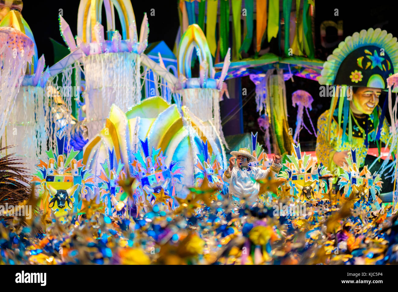Festival folclorico de parintins hi-res stock photography and images ...