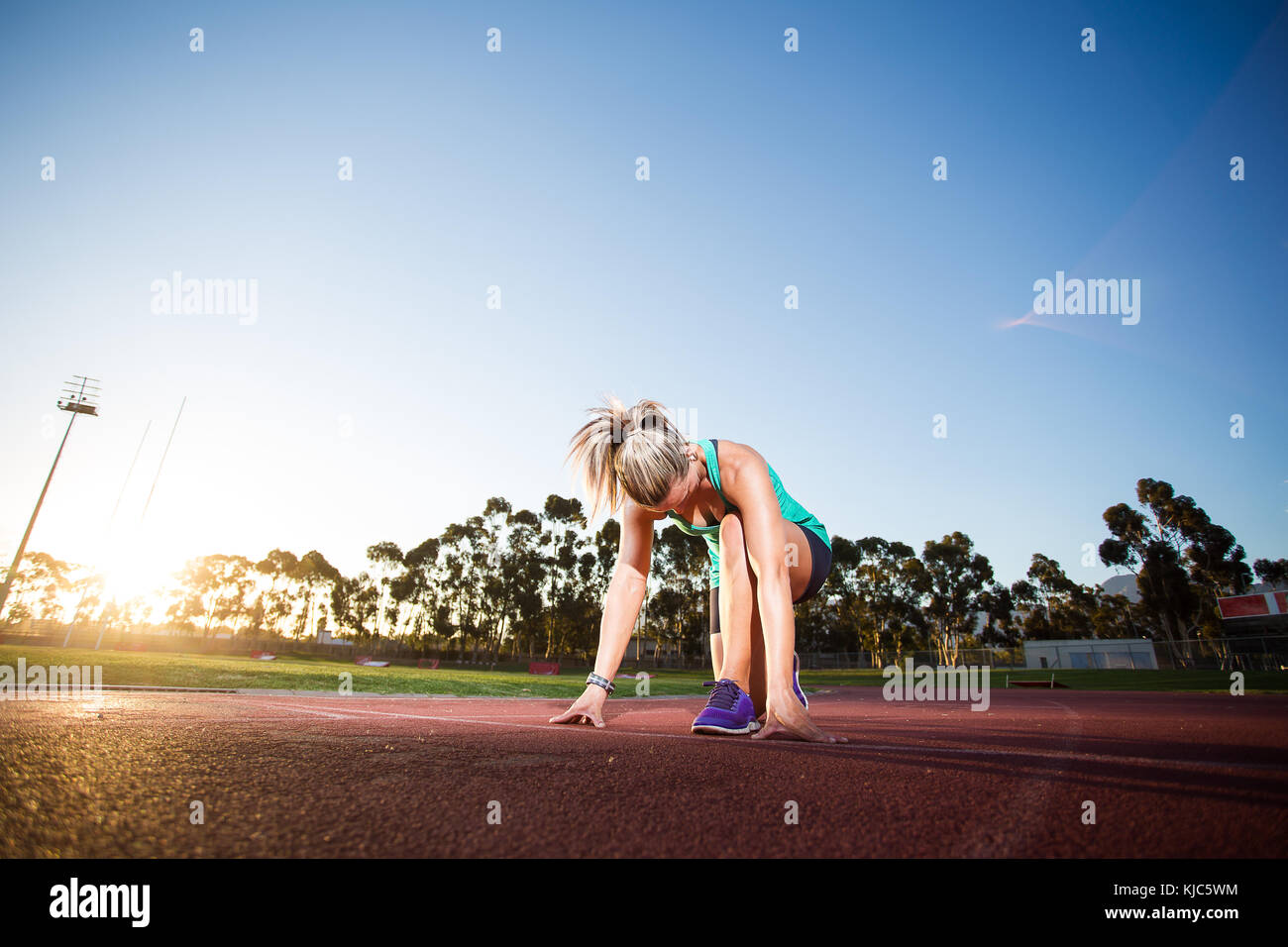 Long distance runner start line hi-res stock photography and images - Alamy