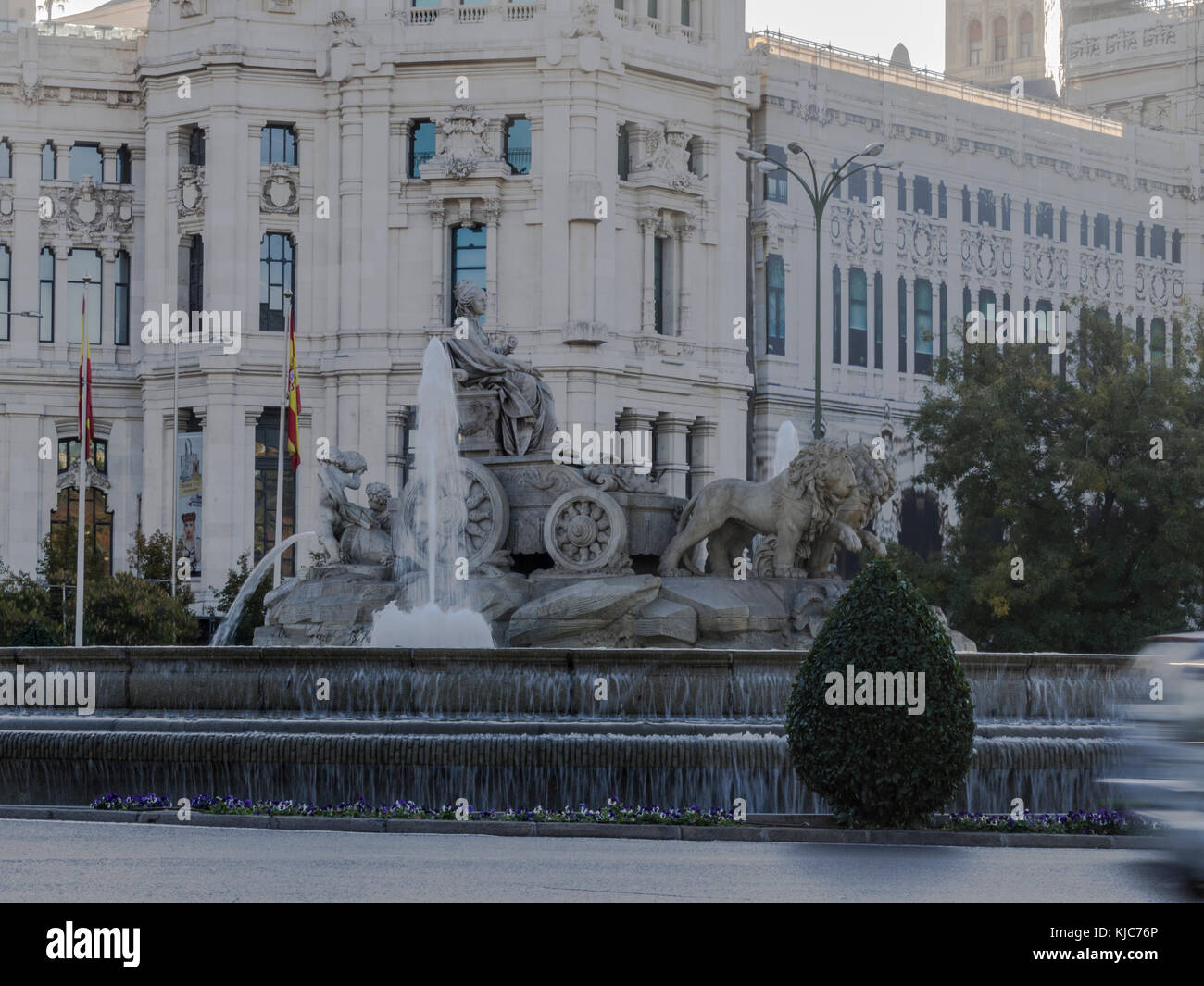 Real madrid cibeles square statue hi-res stock photography and images ...