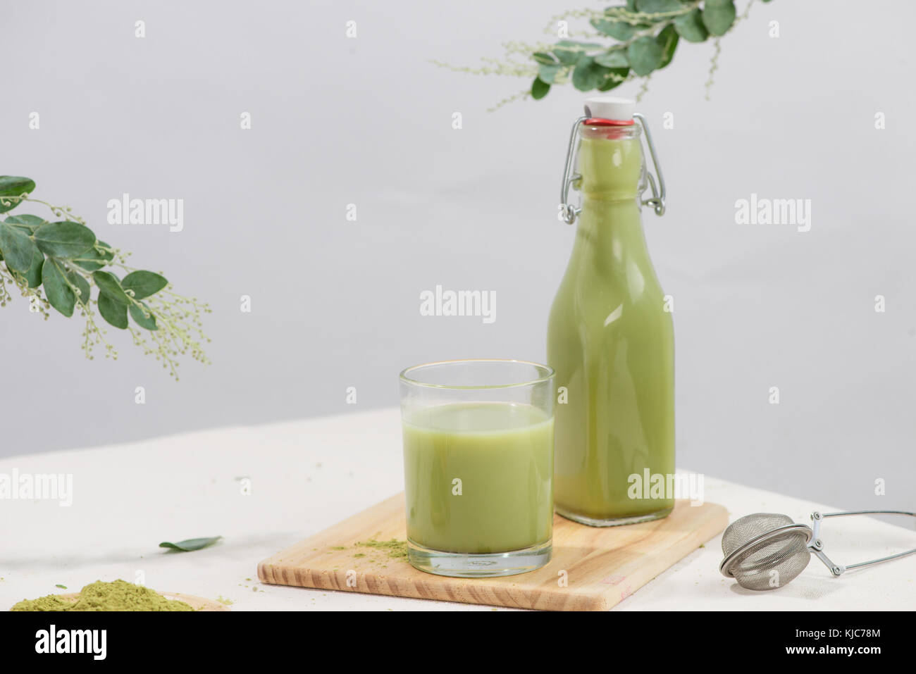 Hot matcha latte hi-res stock photography and images - Alamy