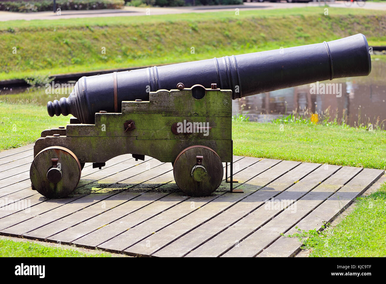 Medieval siege cannon hi-res stock photography and images - Alamy