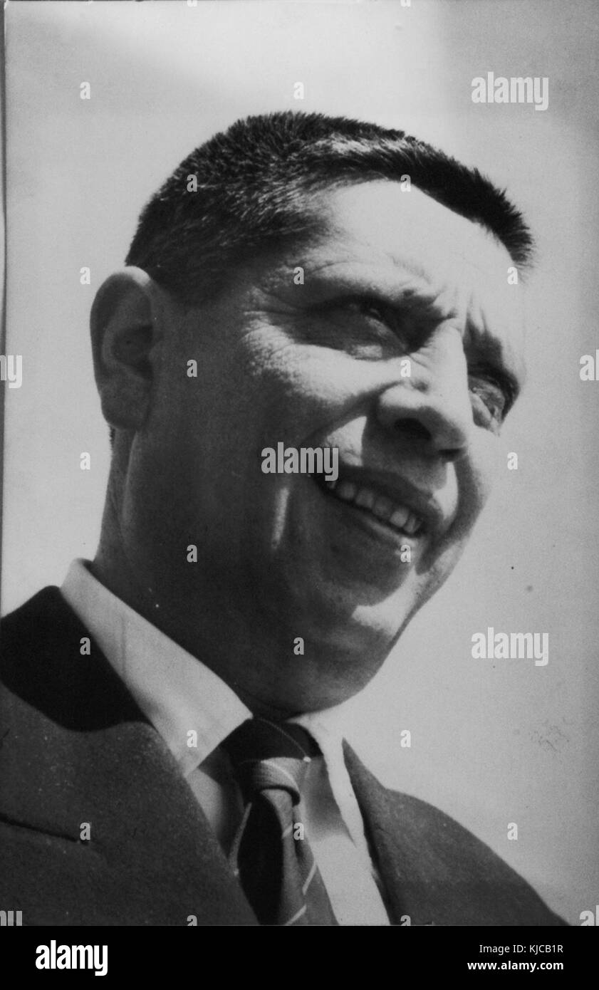 Personal aeropuerto hi-res stock photography and images - Alamy