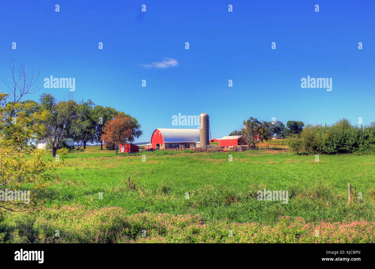 Gfp wisconsin glacial drumlin state trail farmhouse and landscape Stock ...