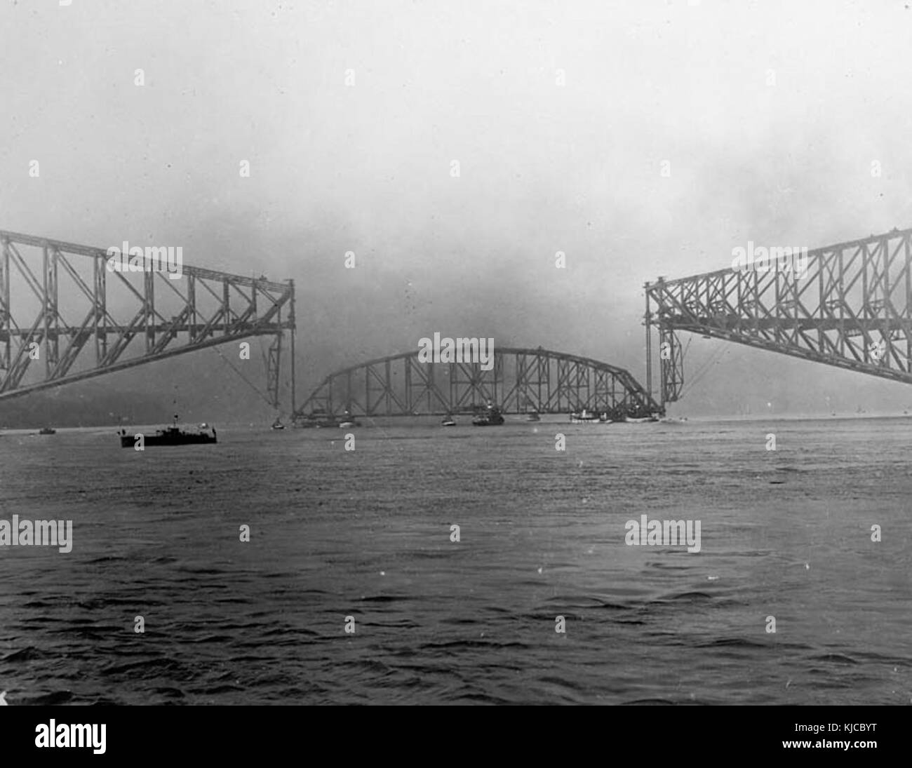 Collapse of the centre span of the Quebec Bridge Stock Photo - Alamy