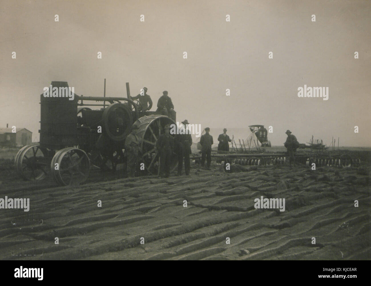 Farming by the mance farming company of viking hi-res stock photography ...