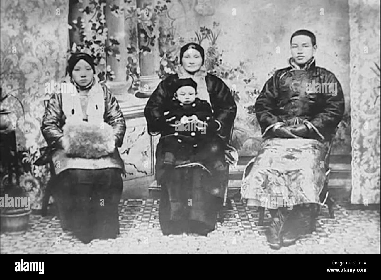 Family of young Chiang Kai Shek Stock Photo - Alamy