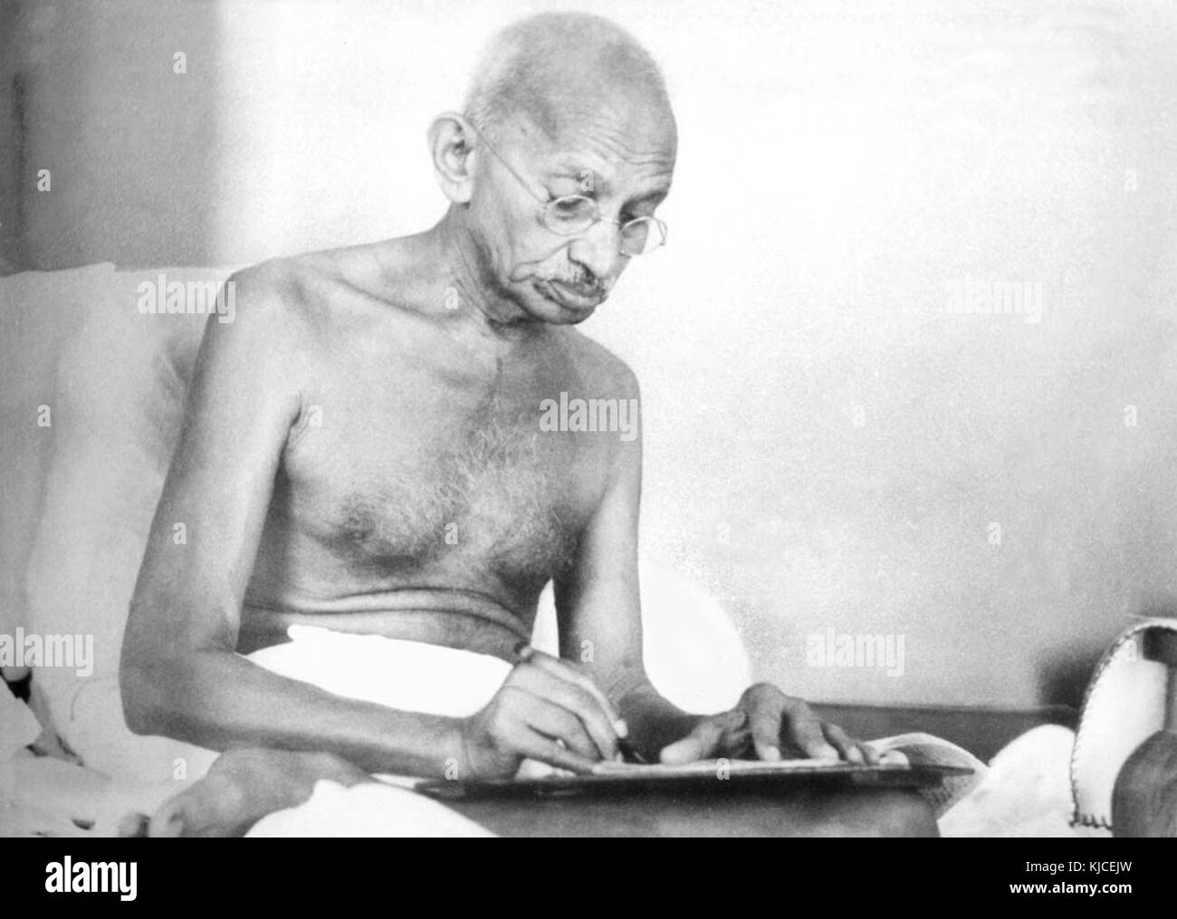 Gandhi writing Aug1942 Stock Photo - Alamy
