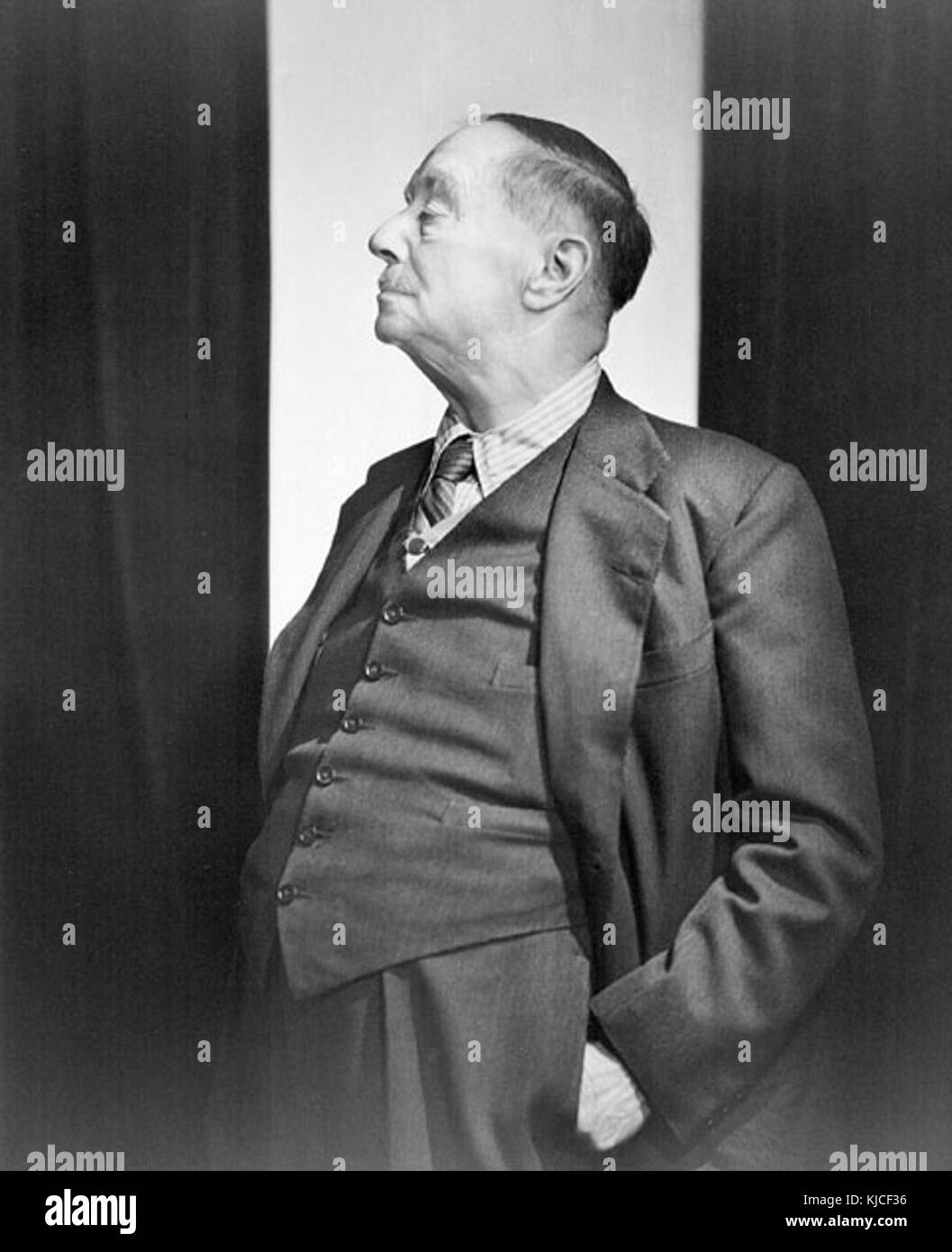 Herbert George Wells in 1943 Stock Photo - Alamy