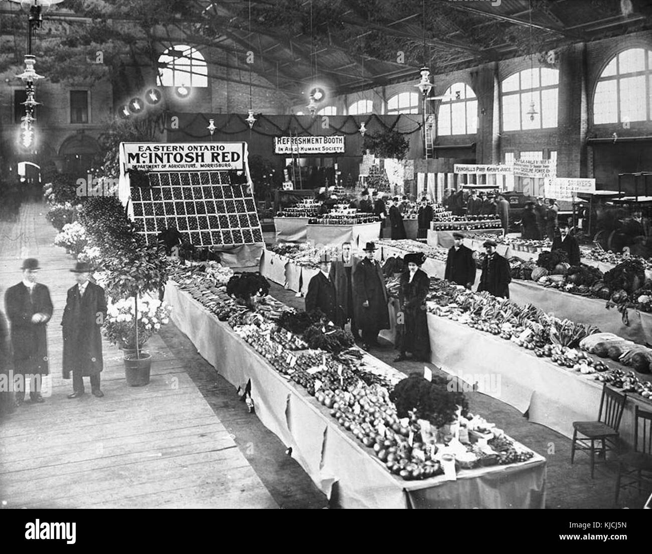 Fresh flower food Black and White Stock Photos & Images - Alamy