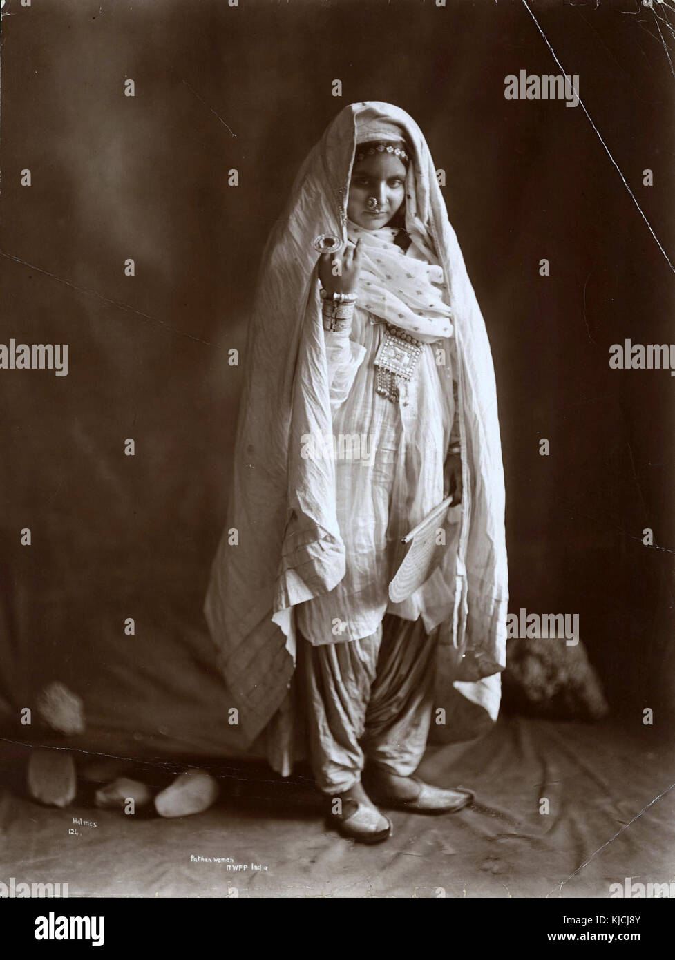 Pathan woman hi-res stock photography and images - Alamy