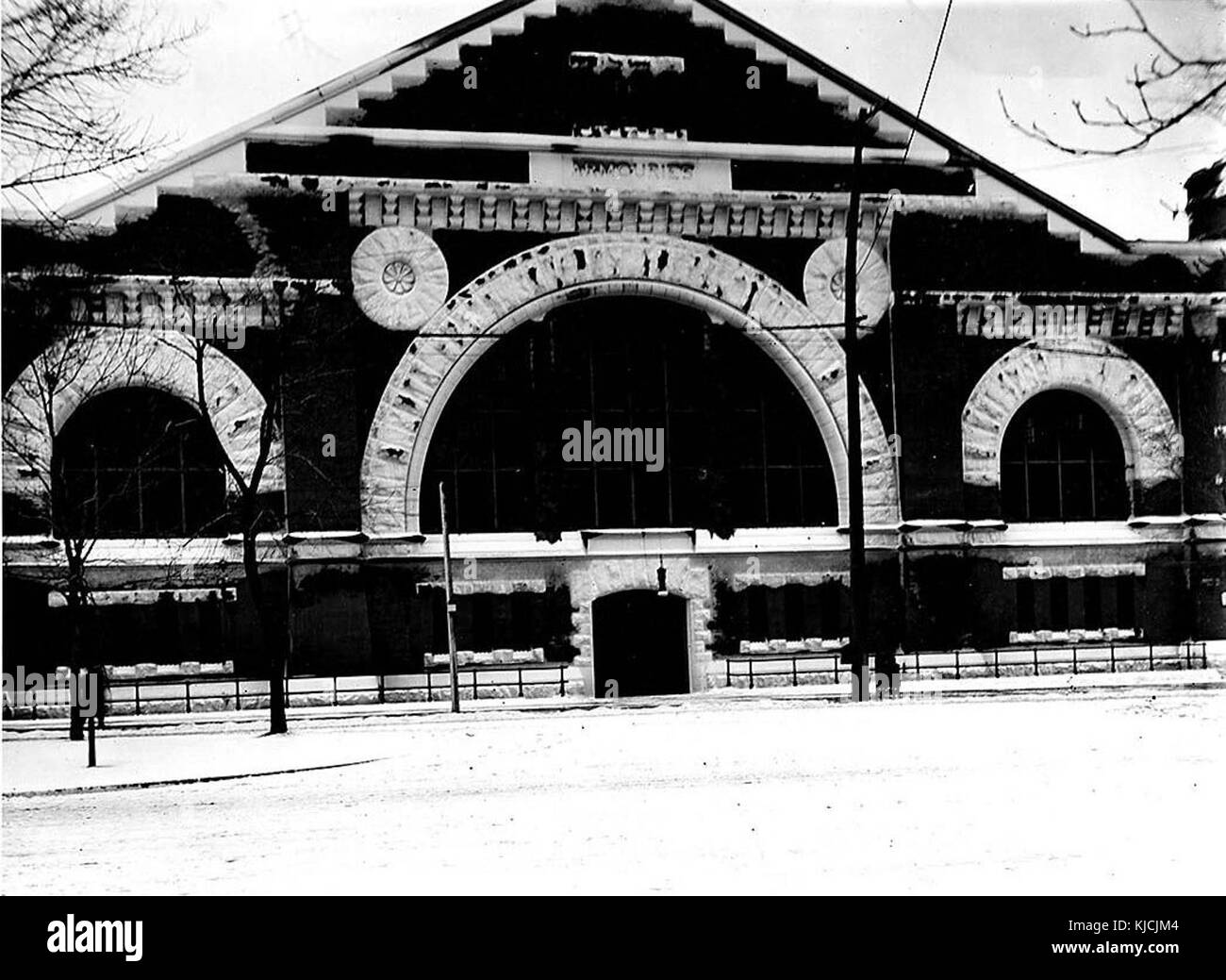 Toronto Armouries viewed from University Avenue Stock Photo - Alamy