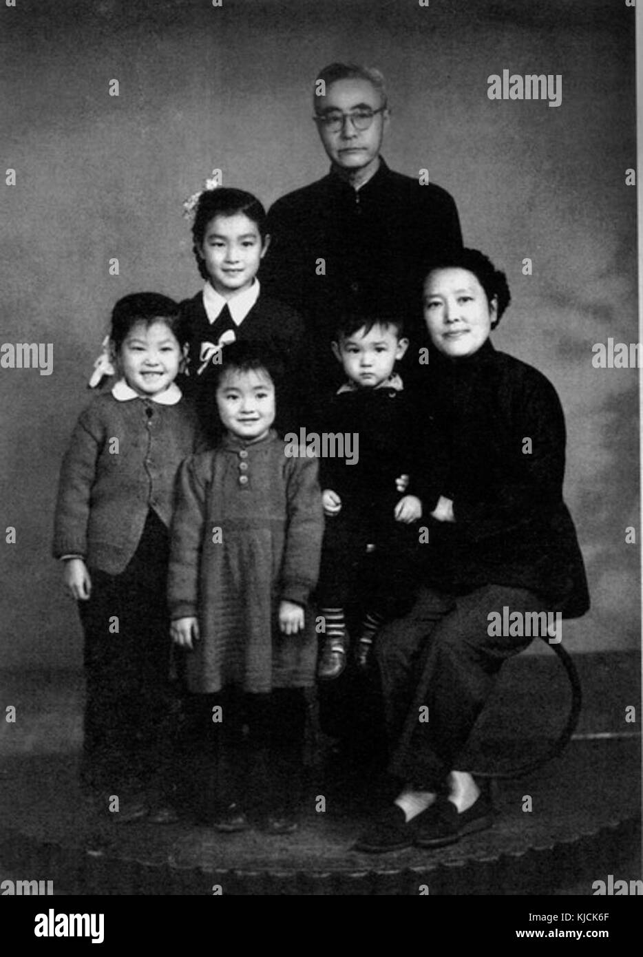 Gu Jiegang and his family Stock Photo - Alamy