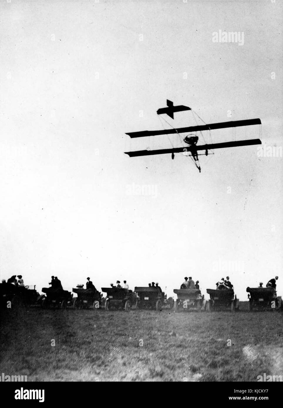 Flying airplane air transportation Black and White Stock Photos ...