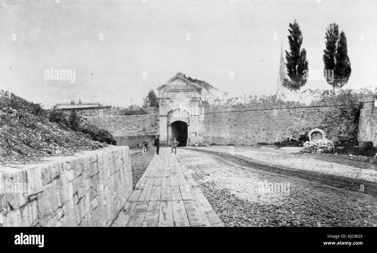 Ancienne porte Saint Louis Stock Photo - Alamy Ancienne porte Saint Louis Stock Photo - Alamy