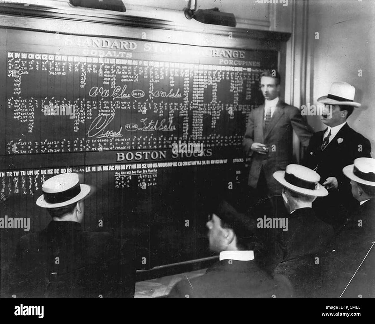 Board stock prices Black and White Stock Photos & Images - Alamy