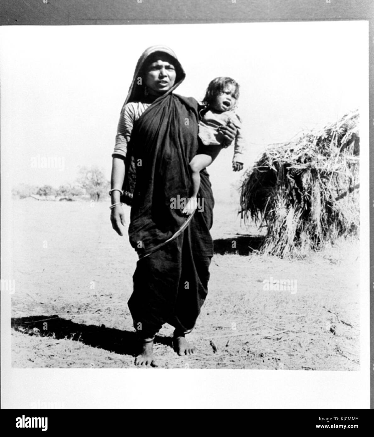 Woman carrying child on hip Black and White Stock Photos & Images - Alamy