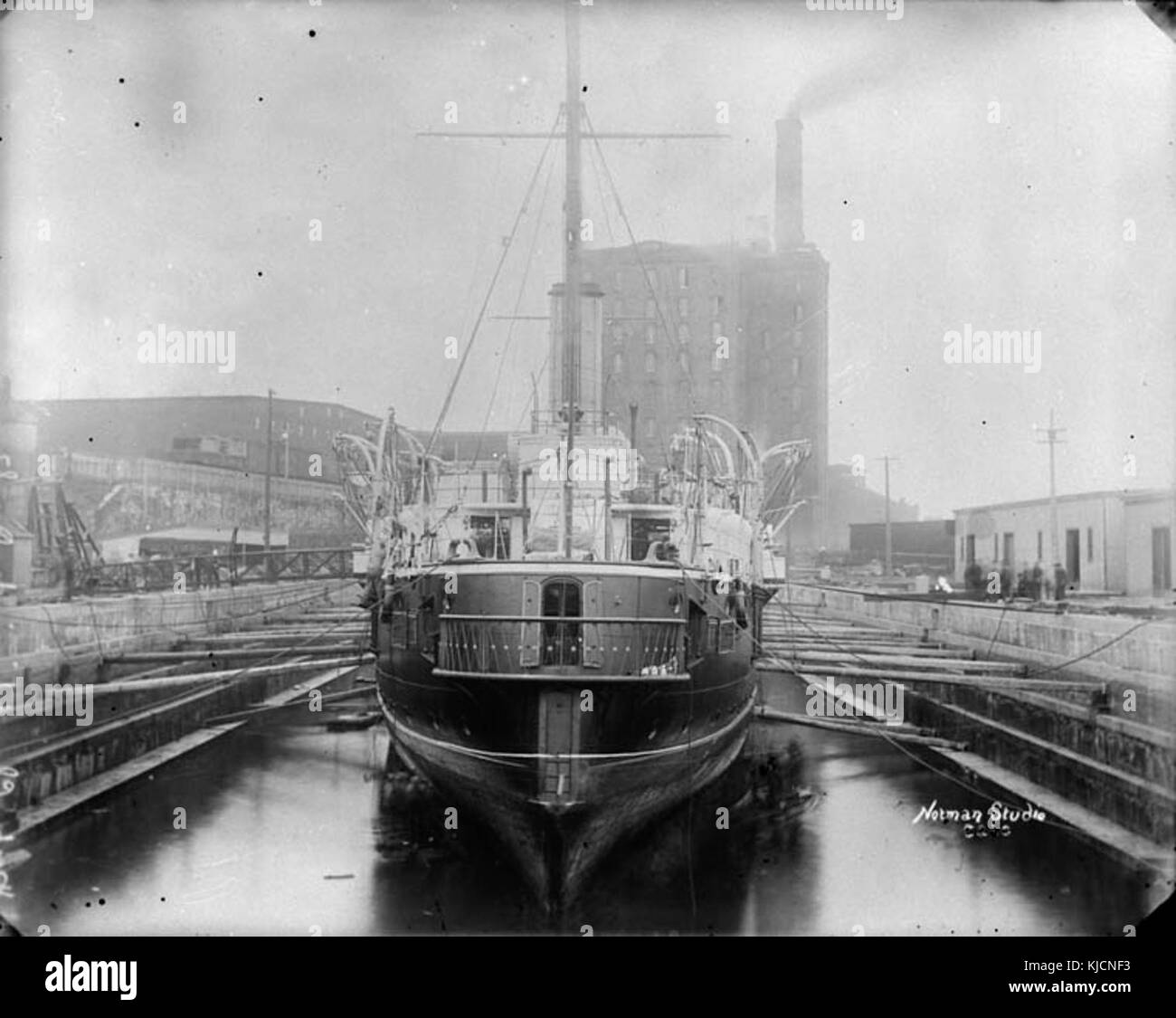 Hms charybdis hi-res stock photography and images - Alamy