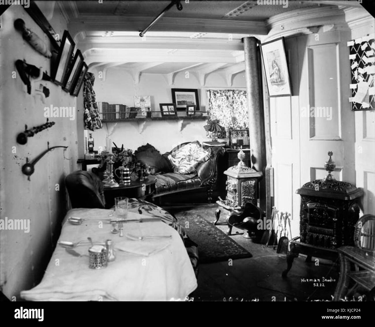 Hms pelican hi-res stock photography and images - Alamy