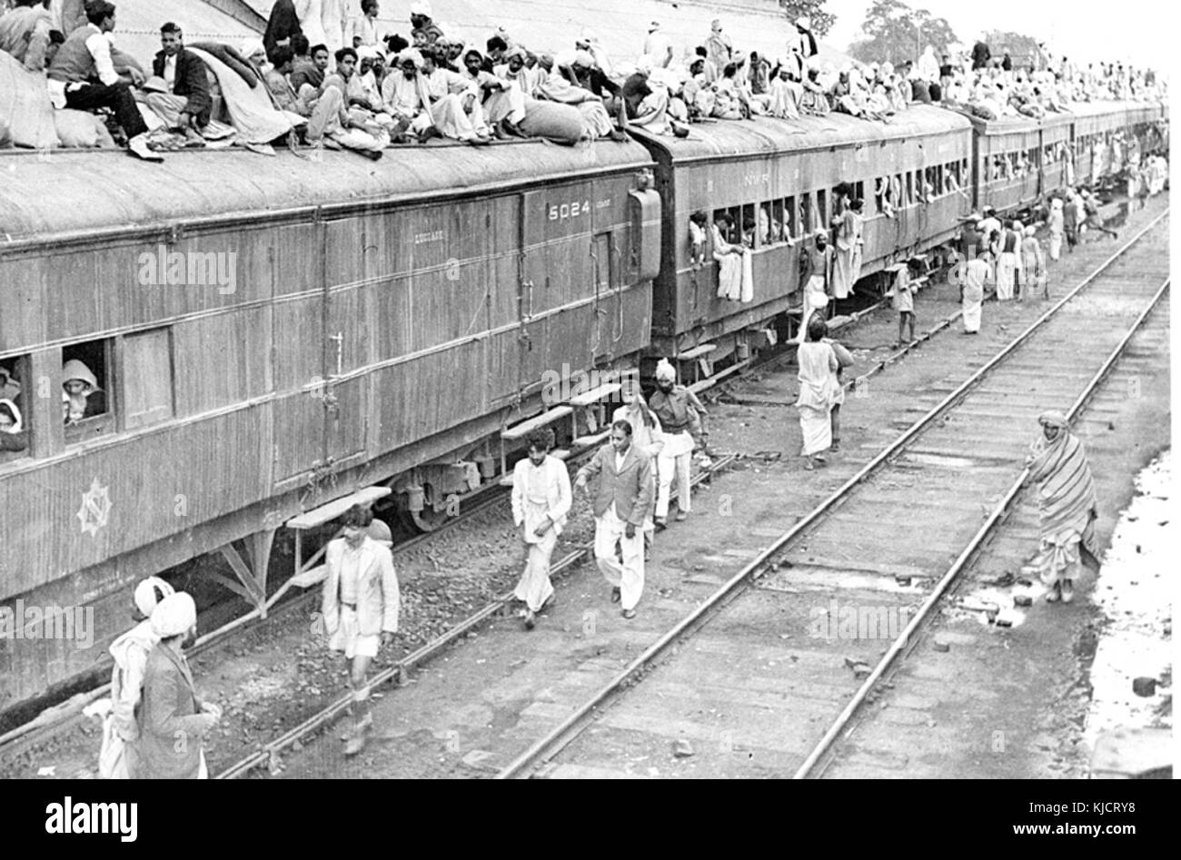 A refugee india train Black and White Stock Photos & Images - Alamy