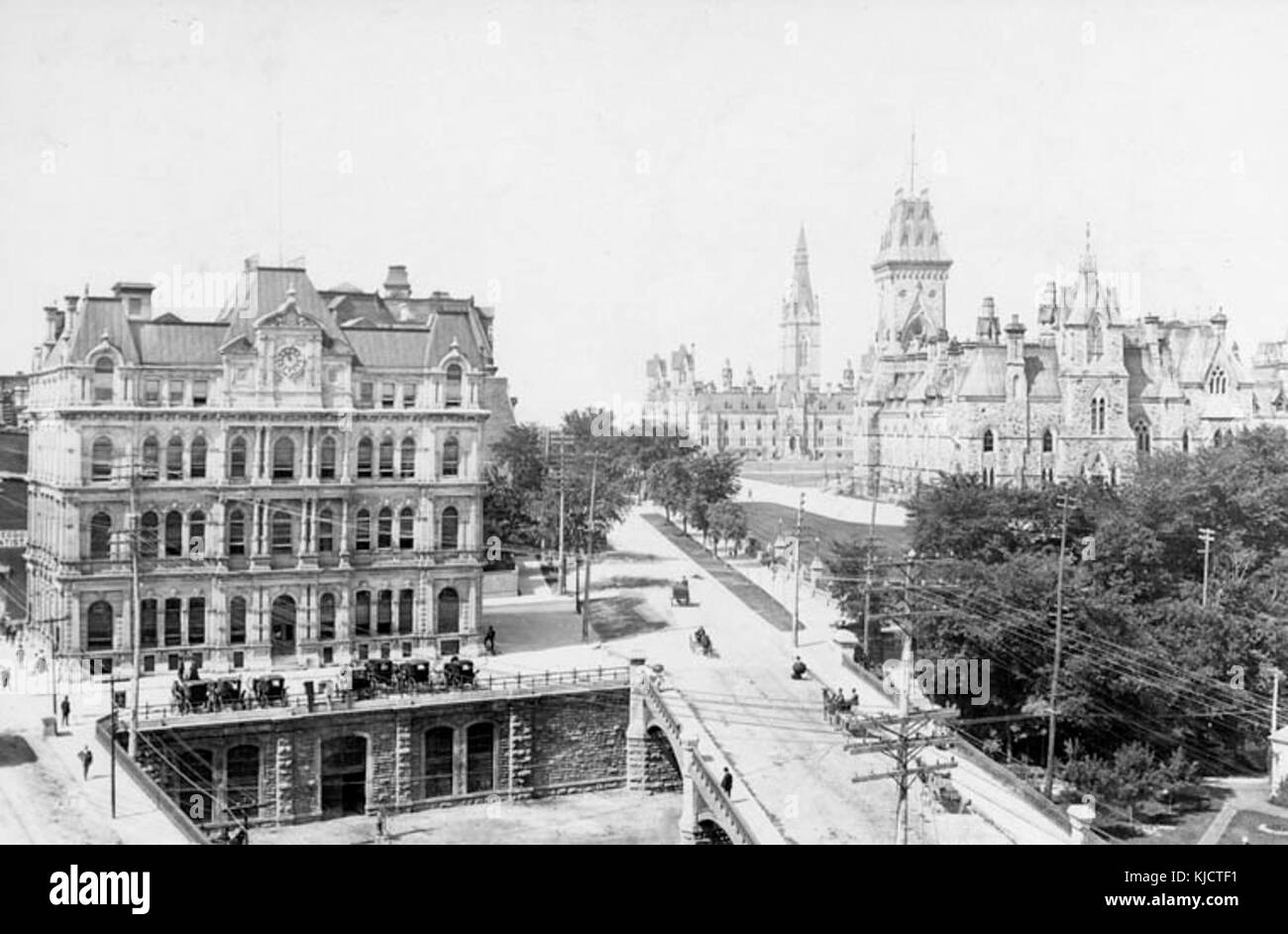 Ottawa Post Office and Sappers Bridge Stock Photo - Alamy