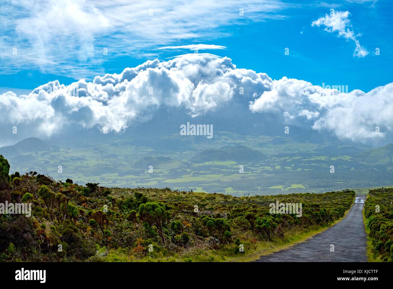 Heavy cloud rolling over Mount Pico Stock Photo - Alamy
