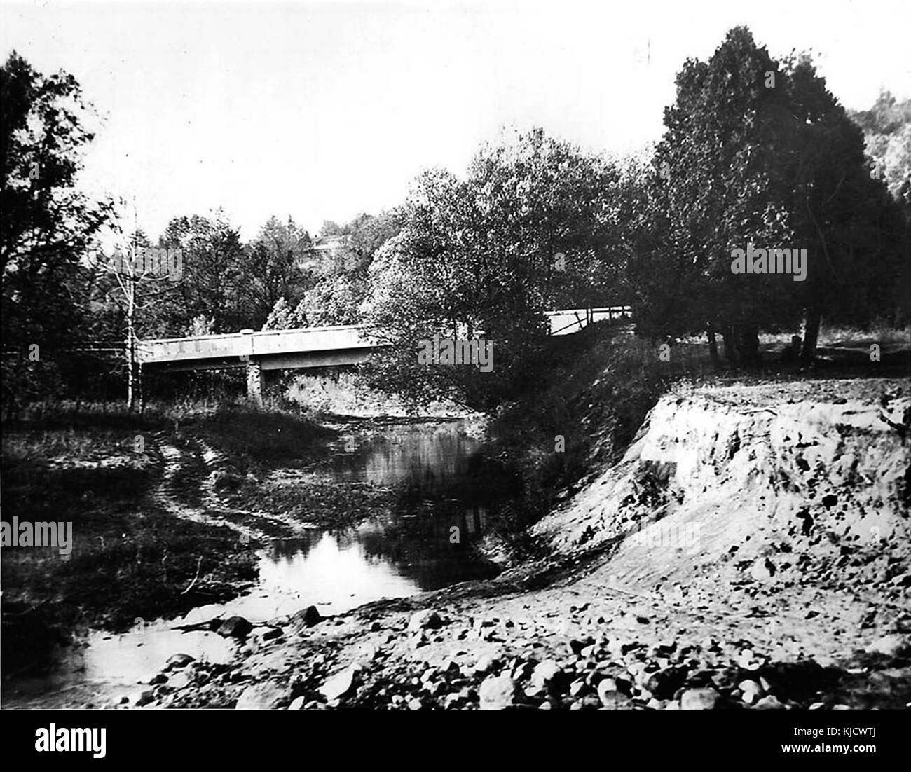 Old bridge of don Black and White Stock Photos & Images - Alamy