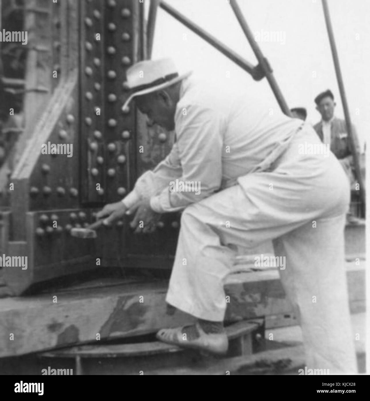 Soviet engineer on the Wuhan Yangtze River Bridge Stock Photo - Alamy