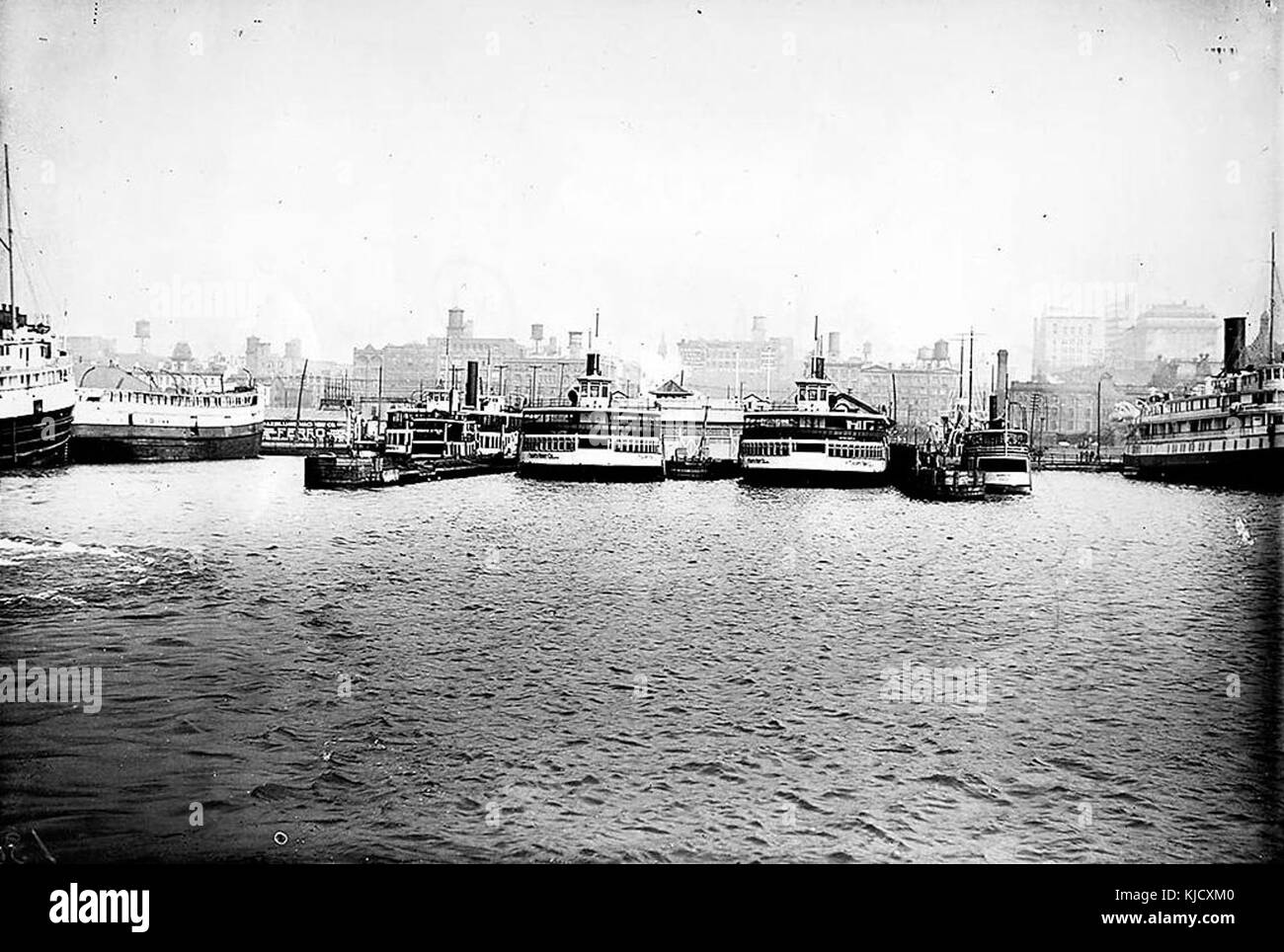 Toronto Ferry docks 1912 a Stock Photo - Alamy
