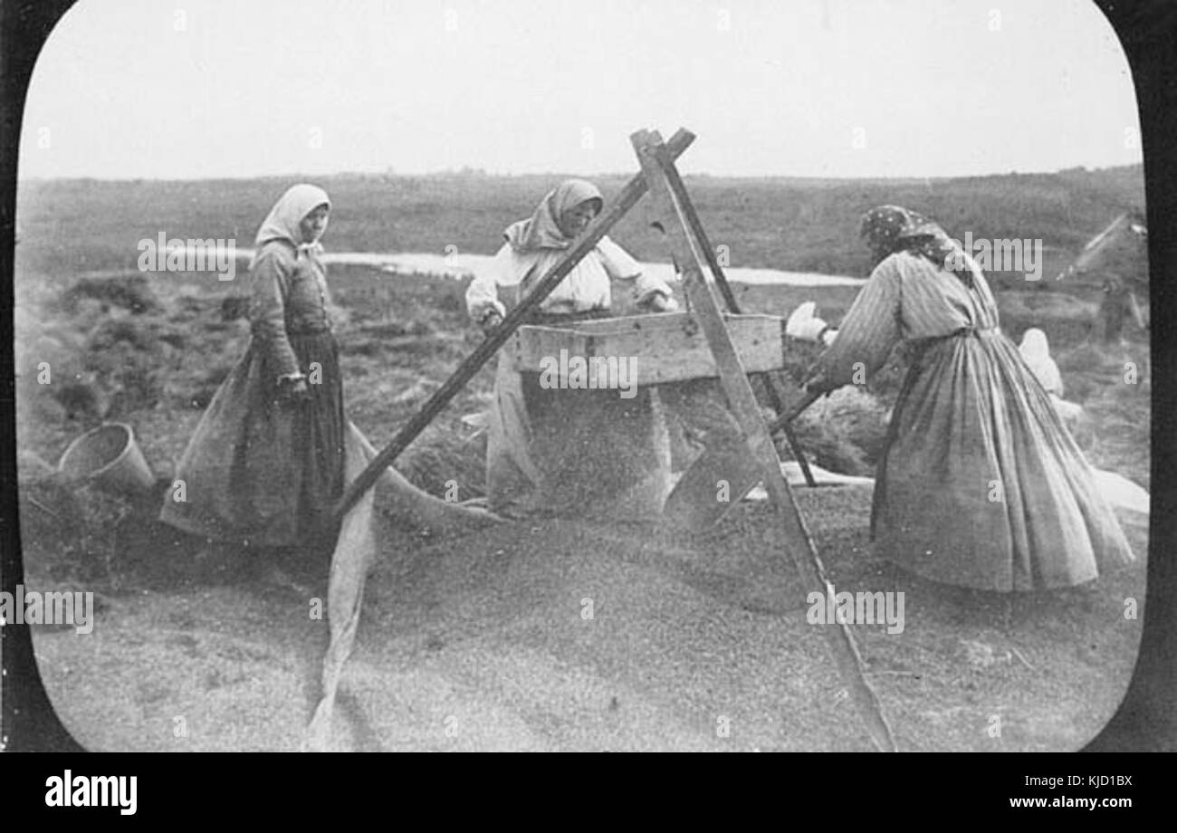 Winnowing hi-res stock photography and images - Alamy