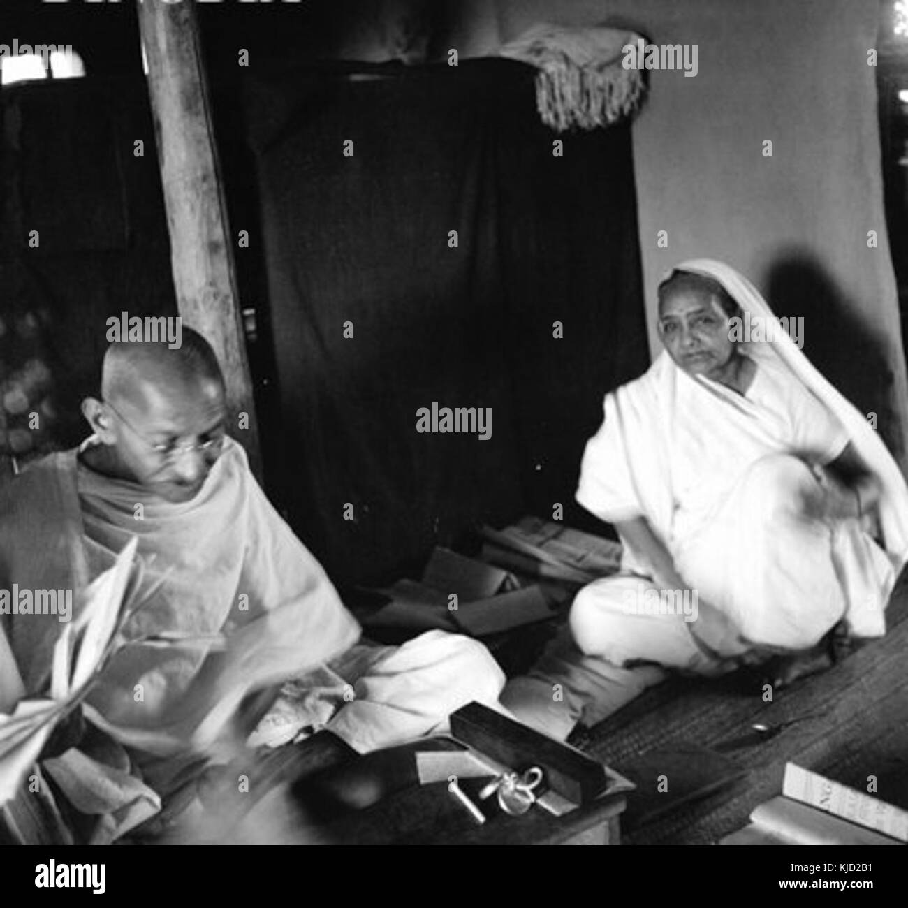 Gandhi and Kasturba seated Stock Photo - Alamy