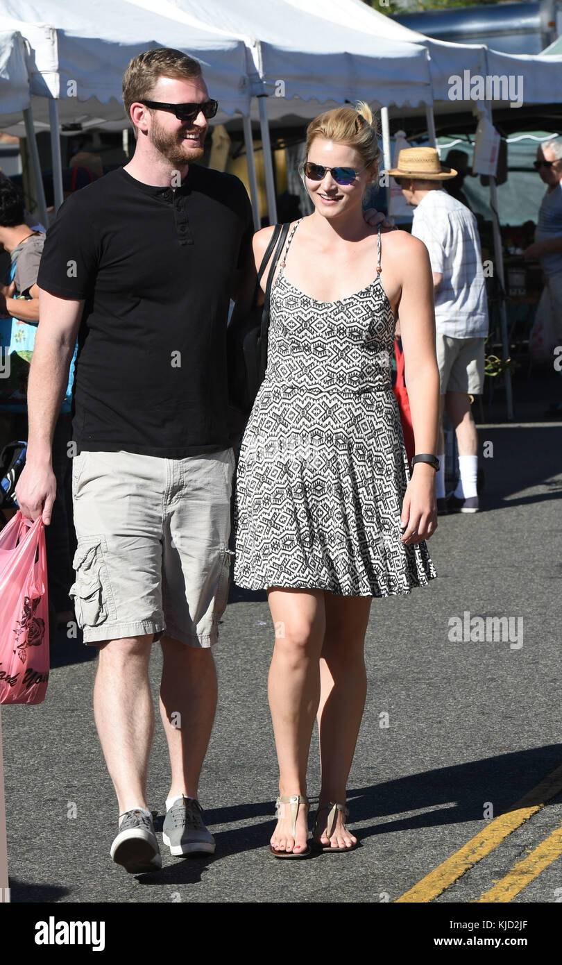 Laura Harman goes to the Farmers Market with her boyfriend Featuring ...
