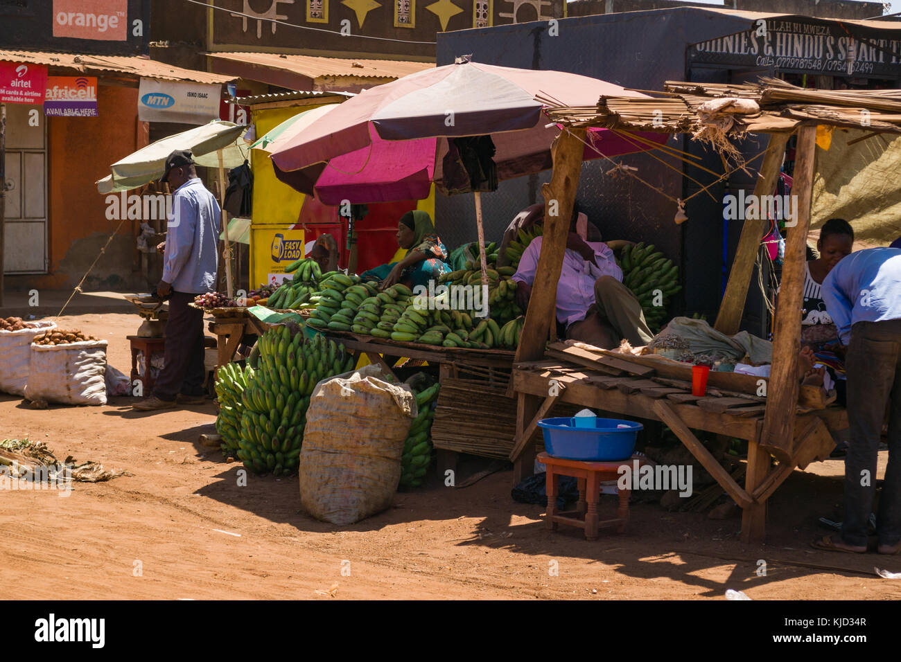 Vendor selling fruit africa hi-res stock photography and images - Alamy