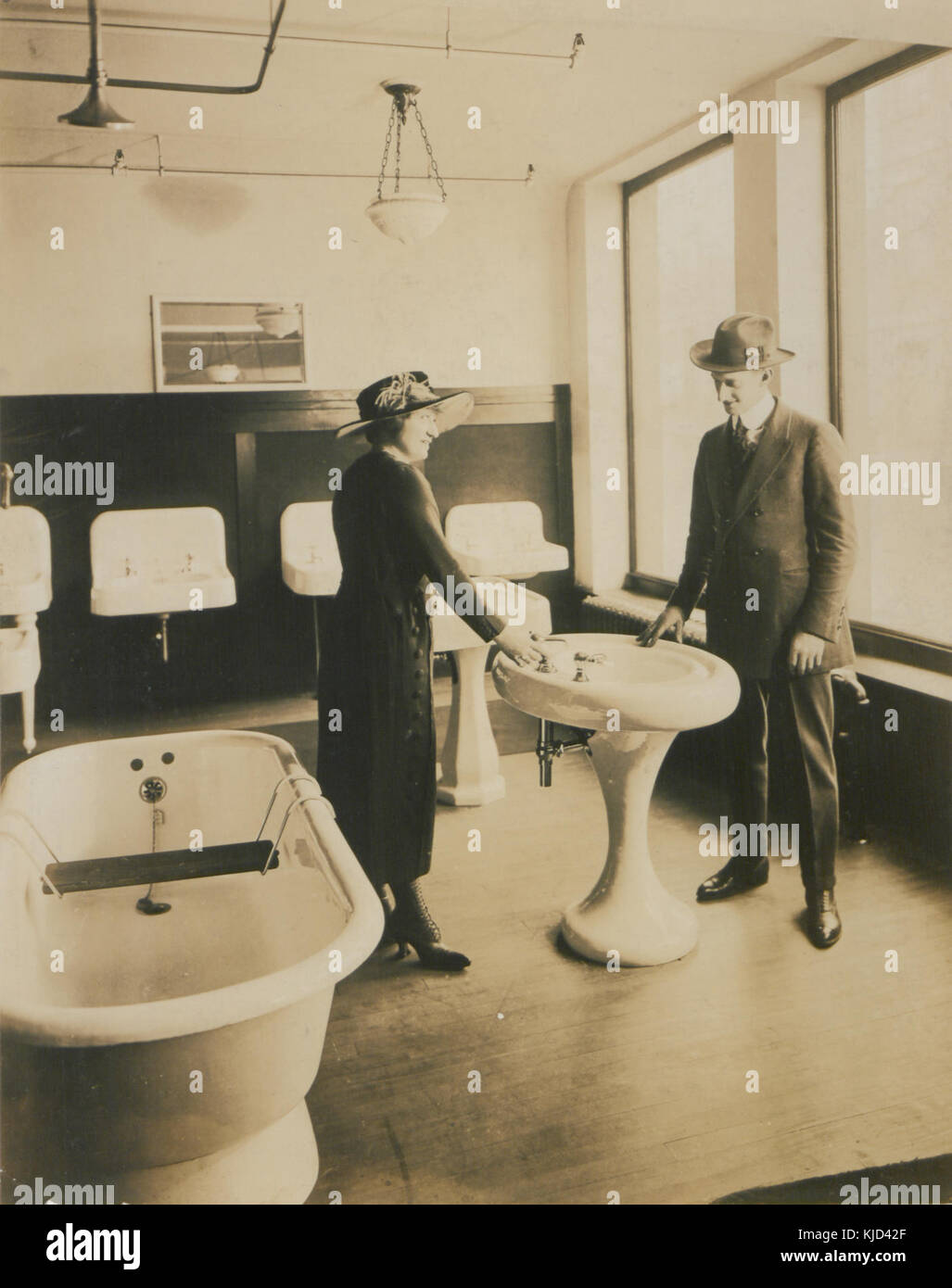 Living model in plumbing fixtures Photo V (HS85 10 38529 Stock Photo ...