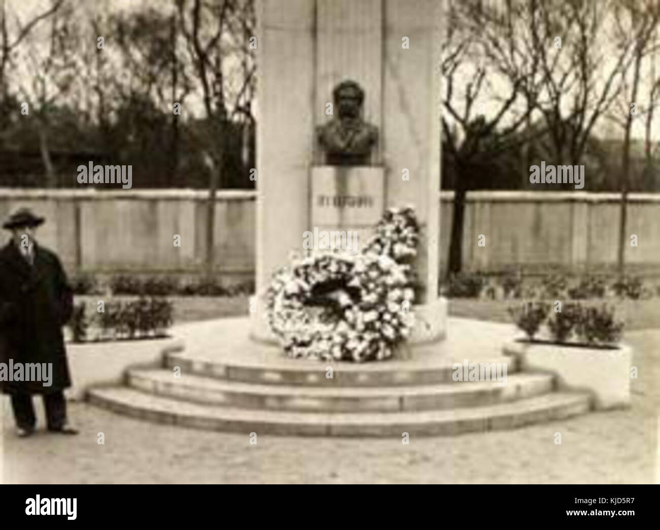 Shanghai Pushkin Statue 1937 2 Stock Photo - Alamy