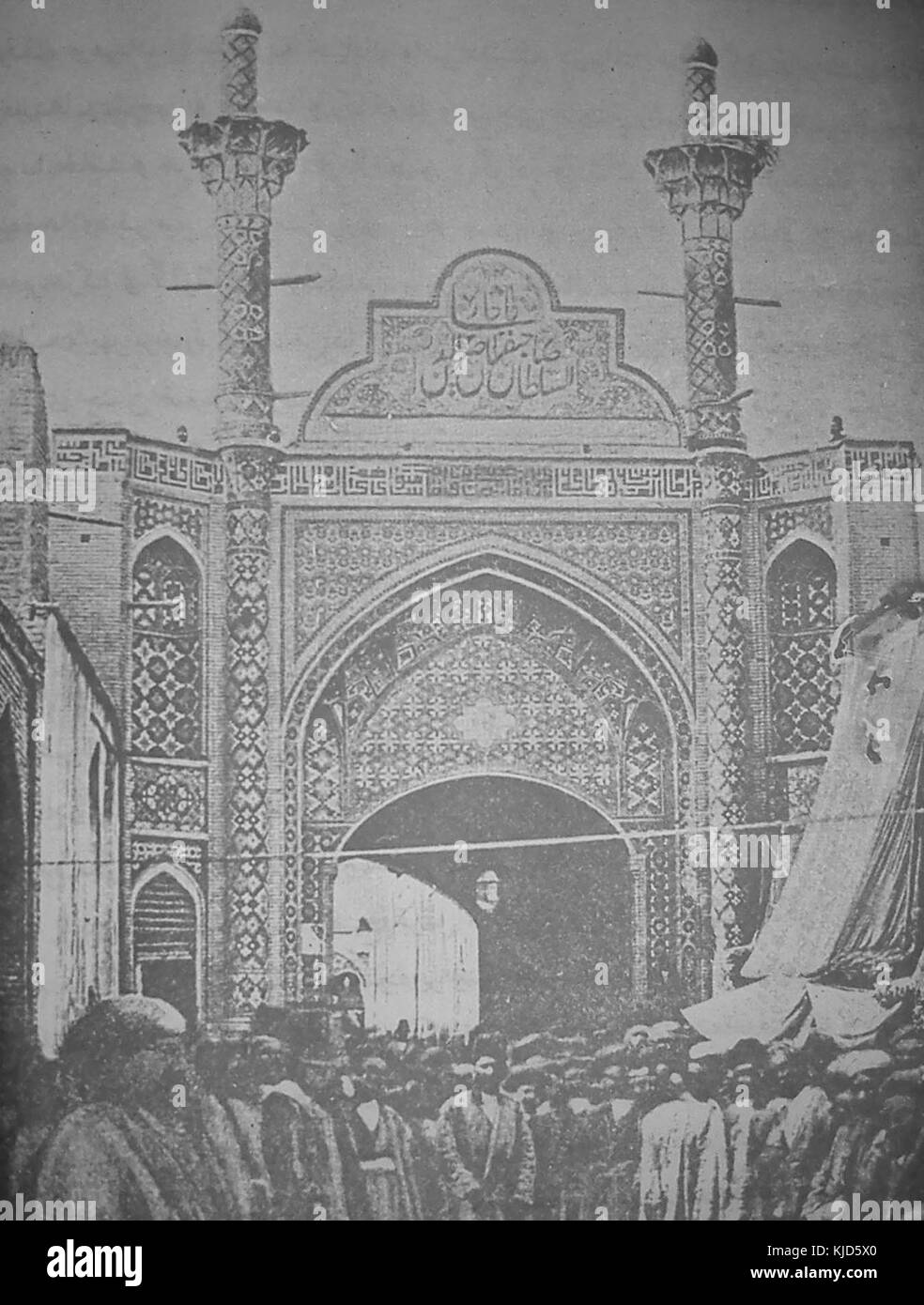 The Shah Abdolazim Gate is an ancient entrance to the Shah Abdolazim ...